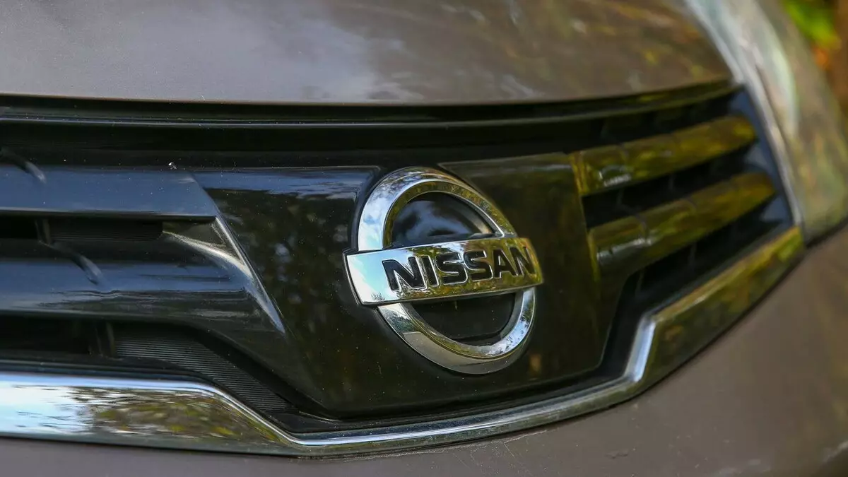 Nissan Nota con quilometraxe: Corpo, Salón, Electricista 25237_6