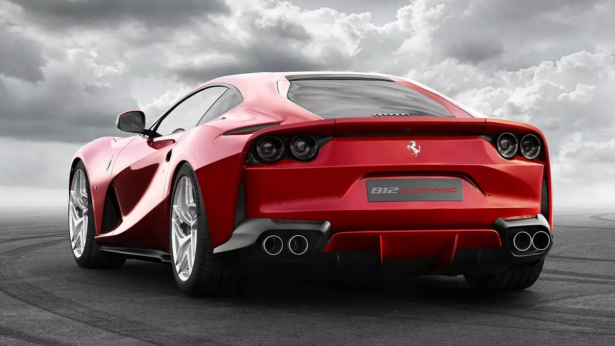 Superfast: Ferrari introduced the most powerful model in the history of the brand 25244_5