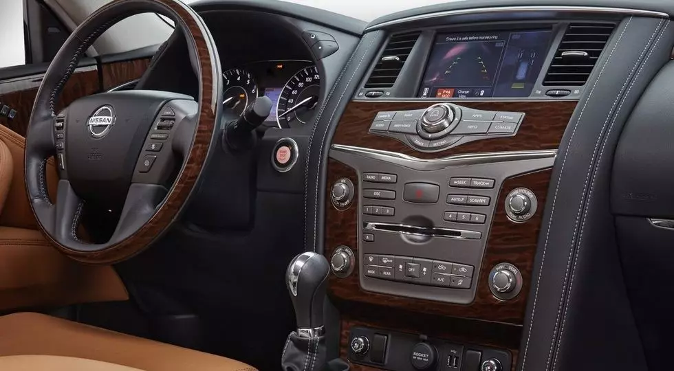 Aktualisierte Nissan Patrol: Salon erwies sich als kühler als der Premium Infiniti QX80 25259_7