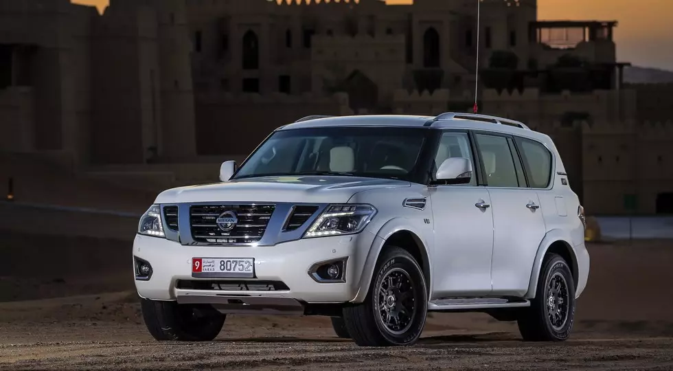 Nissan Patrol-дня 2020: знешнасць нарэшце-то памянялі, але маторы, магчыма, ранейшыя 25261_2