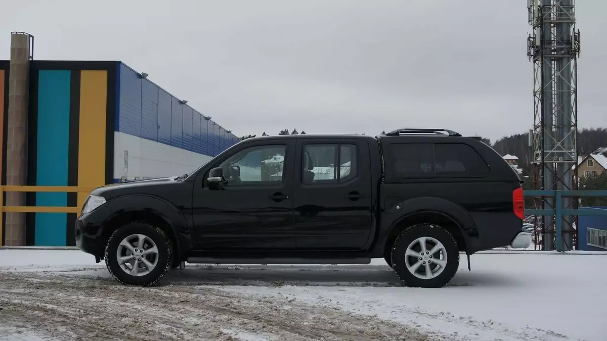 Nissan Navara 2011 ndi mileages 260,000 makilomita 26 kuchokera kwa eni ake 25321_8