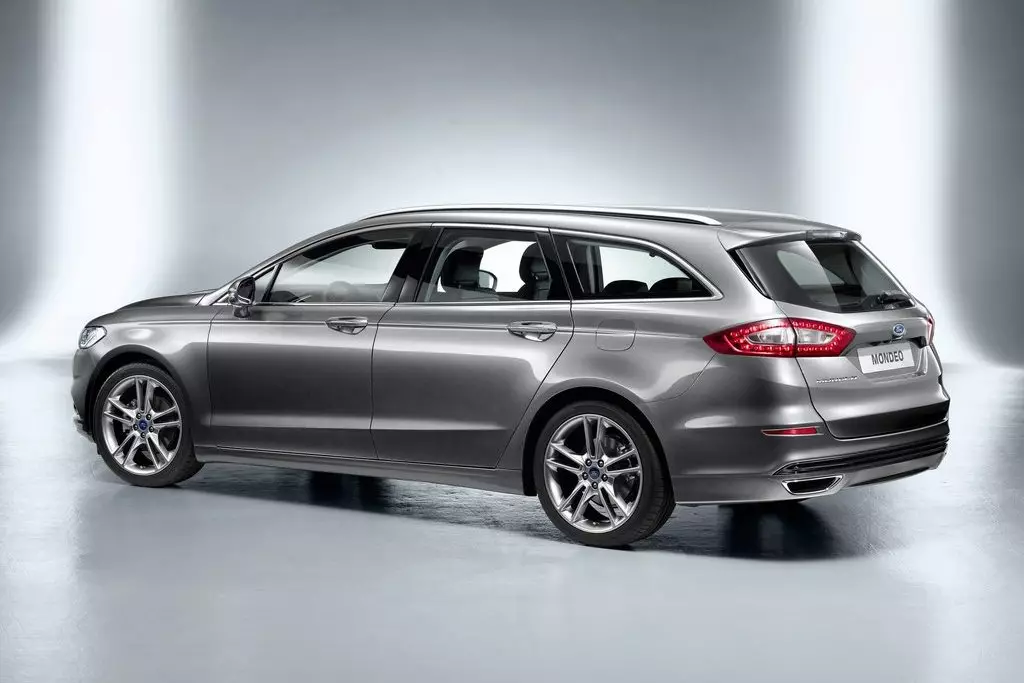 Ford Mondeo 2013.