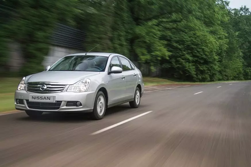 Nissan Almera 2012.