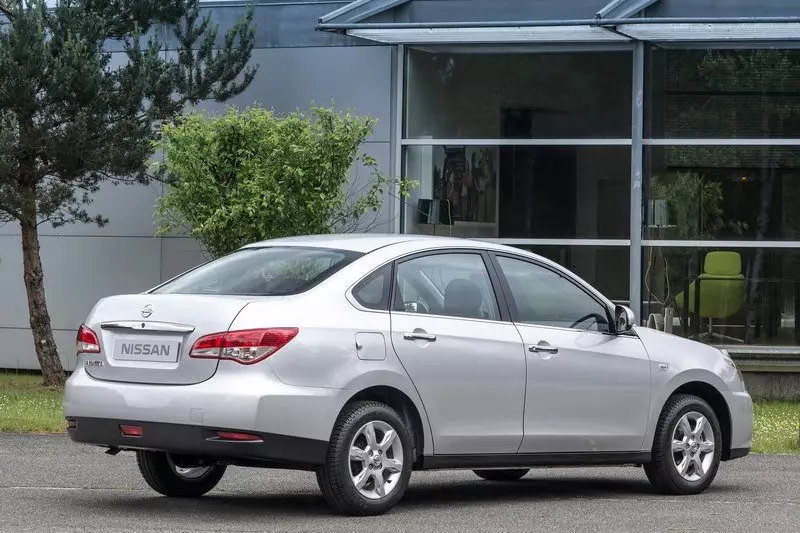 Nissan Almera 2012.