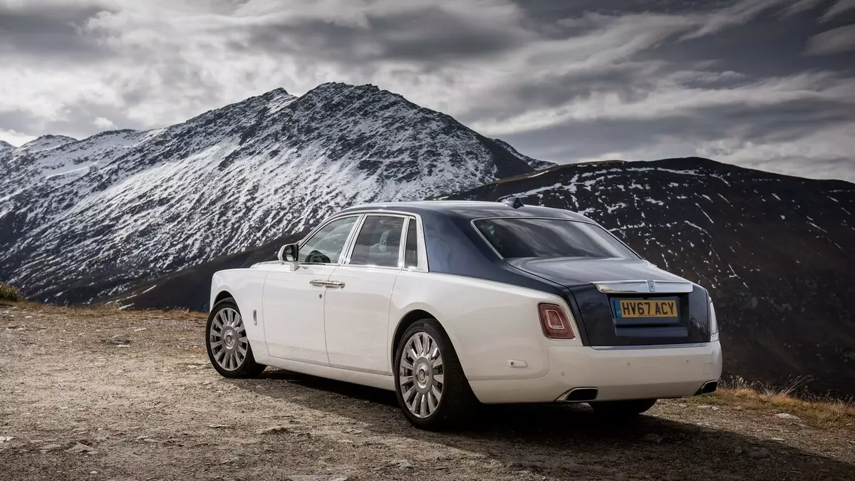 ახალი Rolls-Royce Phantom წარმოდგენილი სანკტ პეტერბურგში 25489_3