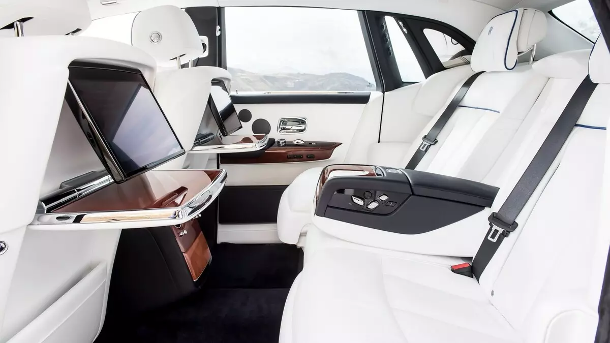 Նոր Rolls-Royce Phantom- ը ներկայացվեց Սանկտ Պետերբուրգում 25489_5