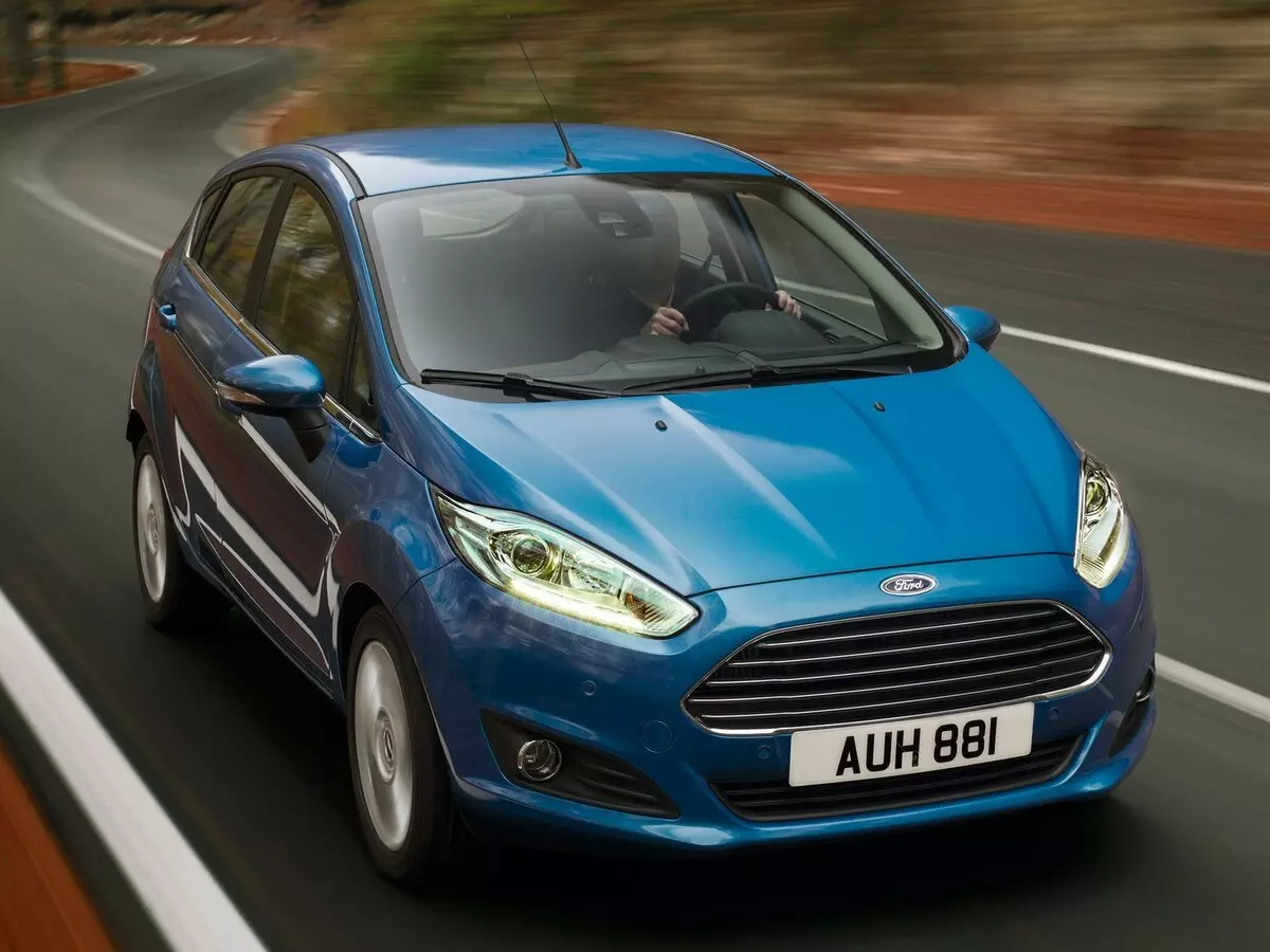 Ford fiesta mk6: avantages et inconvénients, vaut-il la peine 25502_15