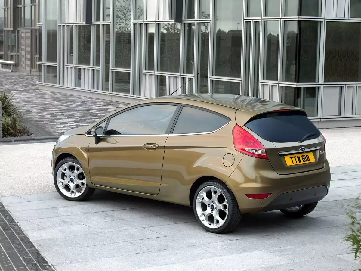 Ford fiesta mk6: avantages et inconvénients, vaut-il la peine 25502_2