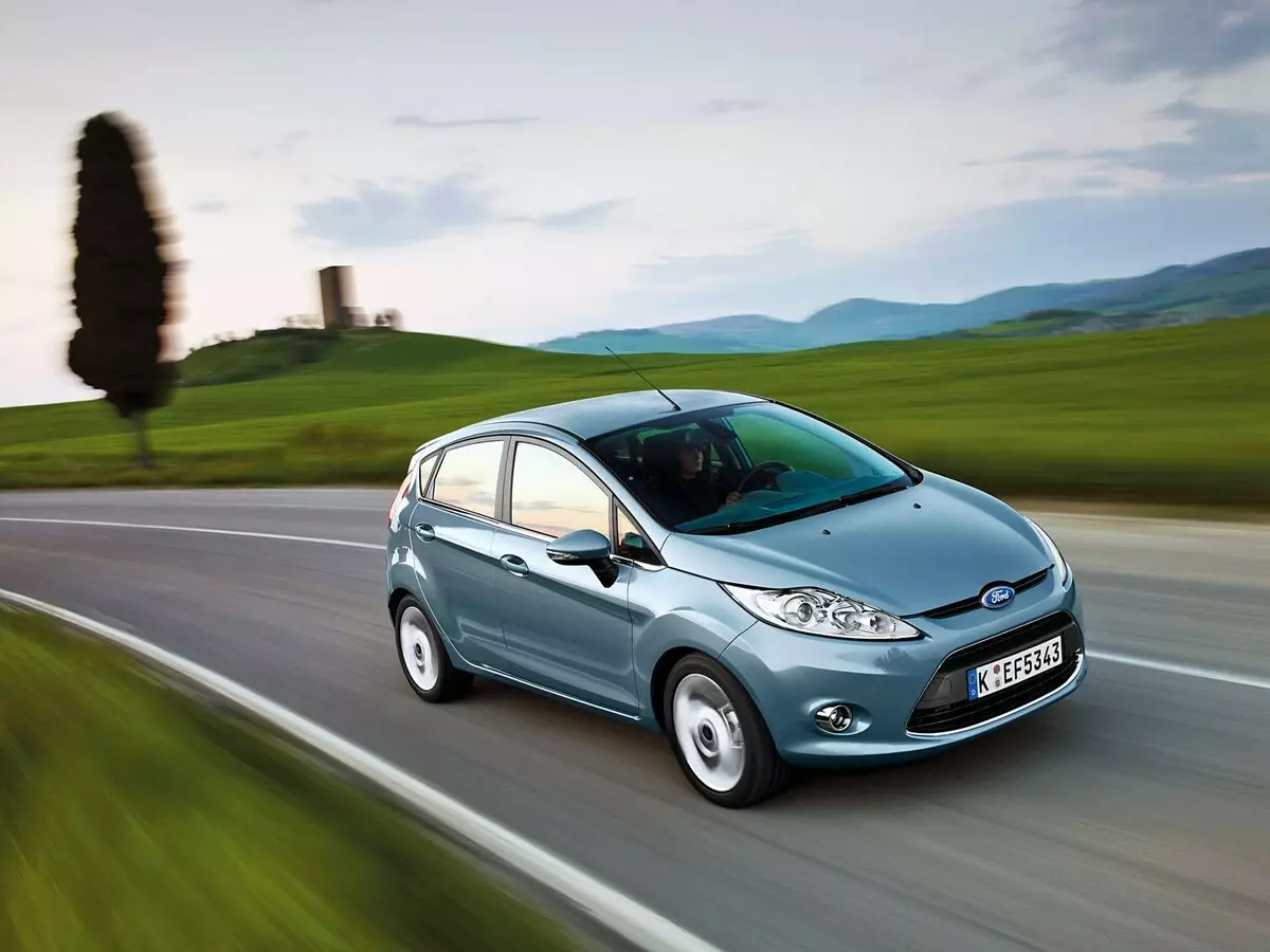 FORD FIESTA MK6: Buntáistí agus CONS, an fiúntach é 25502_9