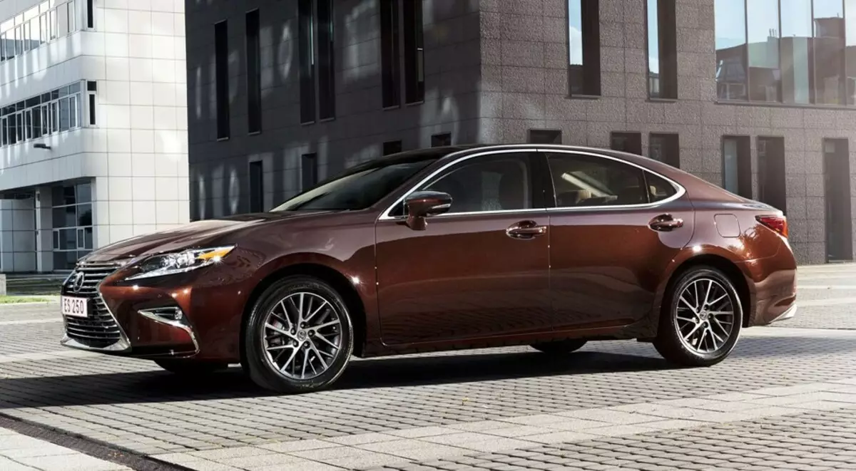 Fir-ritratt: Lexus es