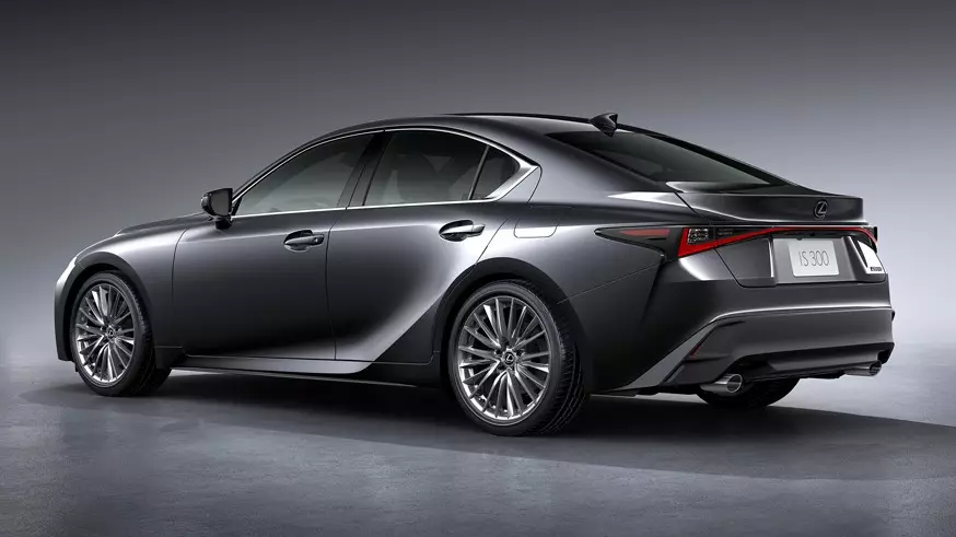 Lexus is een nieuwe generatie: de suspensie werd afgerond, en het platform en de motoren raakten niet aan 25733_3