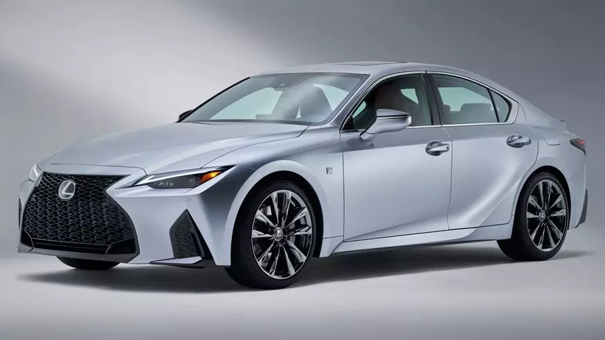 Lexus is een nieuwe generatie: de suspensie werd afgerond, en het platform en de motoren raakten niet aan 25733_6