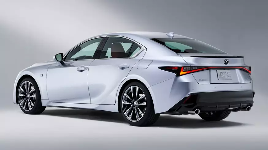 Lexus is een nieuwe generatie: de suspensie werd afgerond, en het platform en de motoren raakten niet aan 25733_8