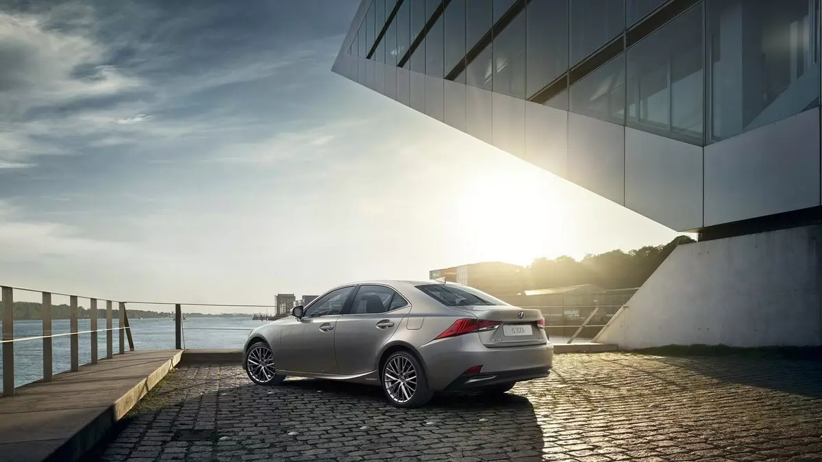 Սկսվել է թարմացված Lexus- ի պատվերներ ստանալը 25740_4