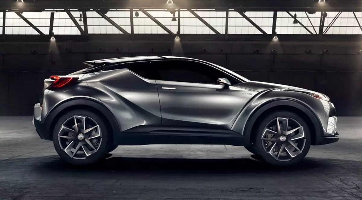 Toyota huet d'Première vum Seri Crossover c-hr ugekënnegt 25776_2