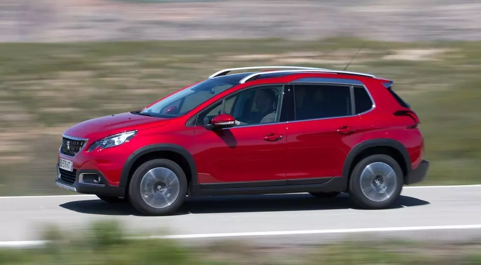 Uudistettu Crossover Peugeot 2008 sai Venäjälle. Hinnat tunnetaan. 25885_7