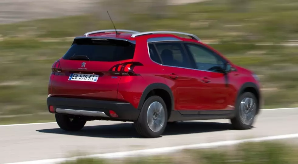 O crossoot renovado Peugeot 2008 chegou à Rússia. Os preços são conhecidos. 25885_8