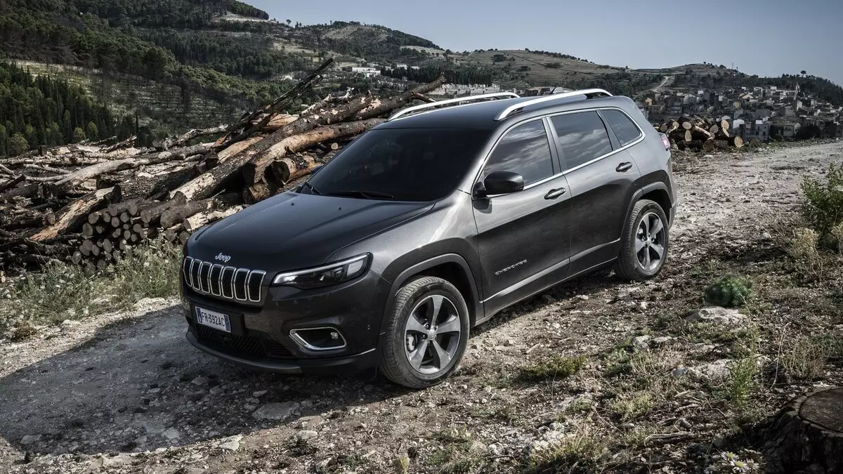 Jeep Cherokee Gray Three Quarters (2)