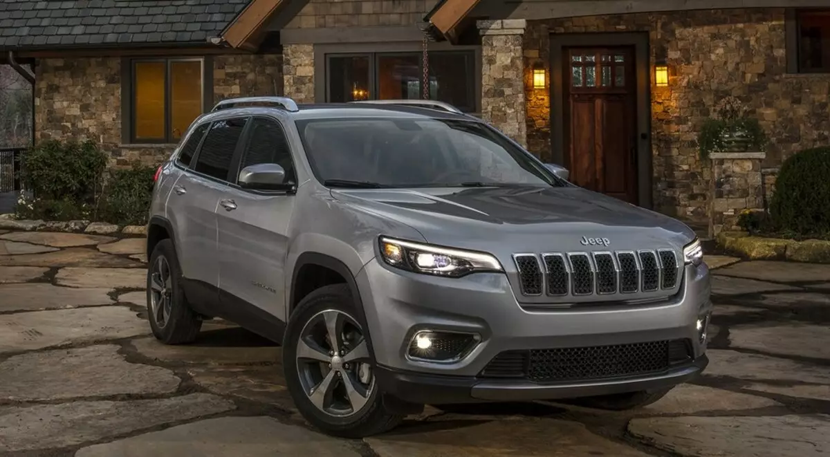 Jeep Cherokee o fumane enjene e ncha 25949_1