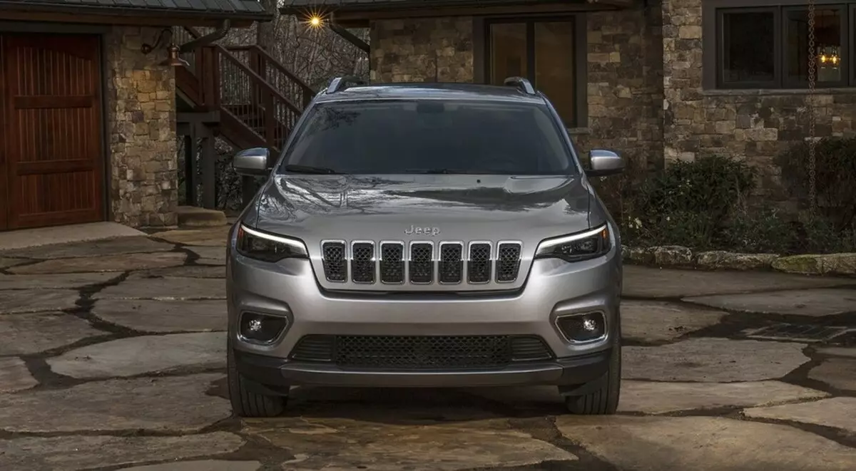 Restyled Jeep Cherokee recebeu um novo motor 25949_4