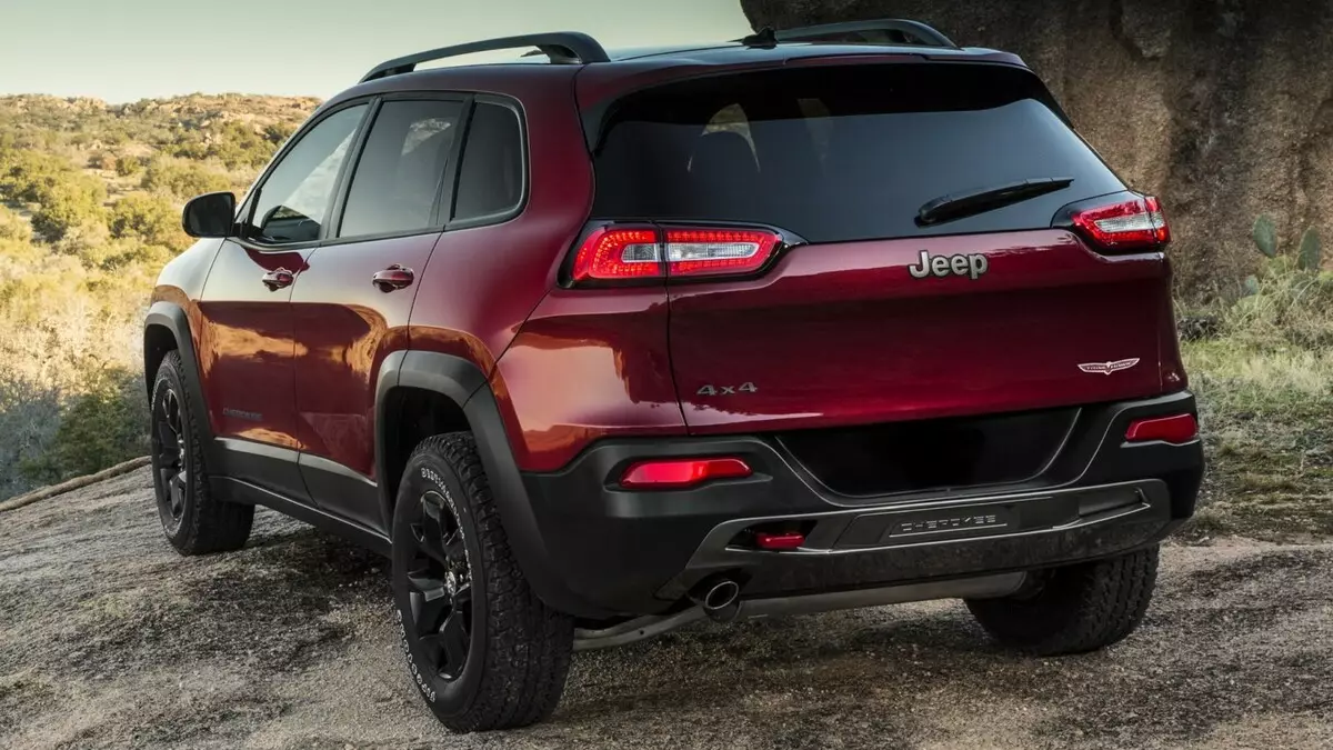 updated Jeep ခြာရိုကီသည်ပုံမှန်မဟုတ်သောပုံရိပ်ကိုဆုံးရှုံးခဲ့သည် 25950_7