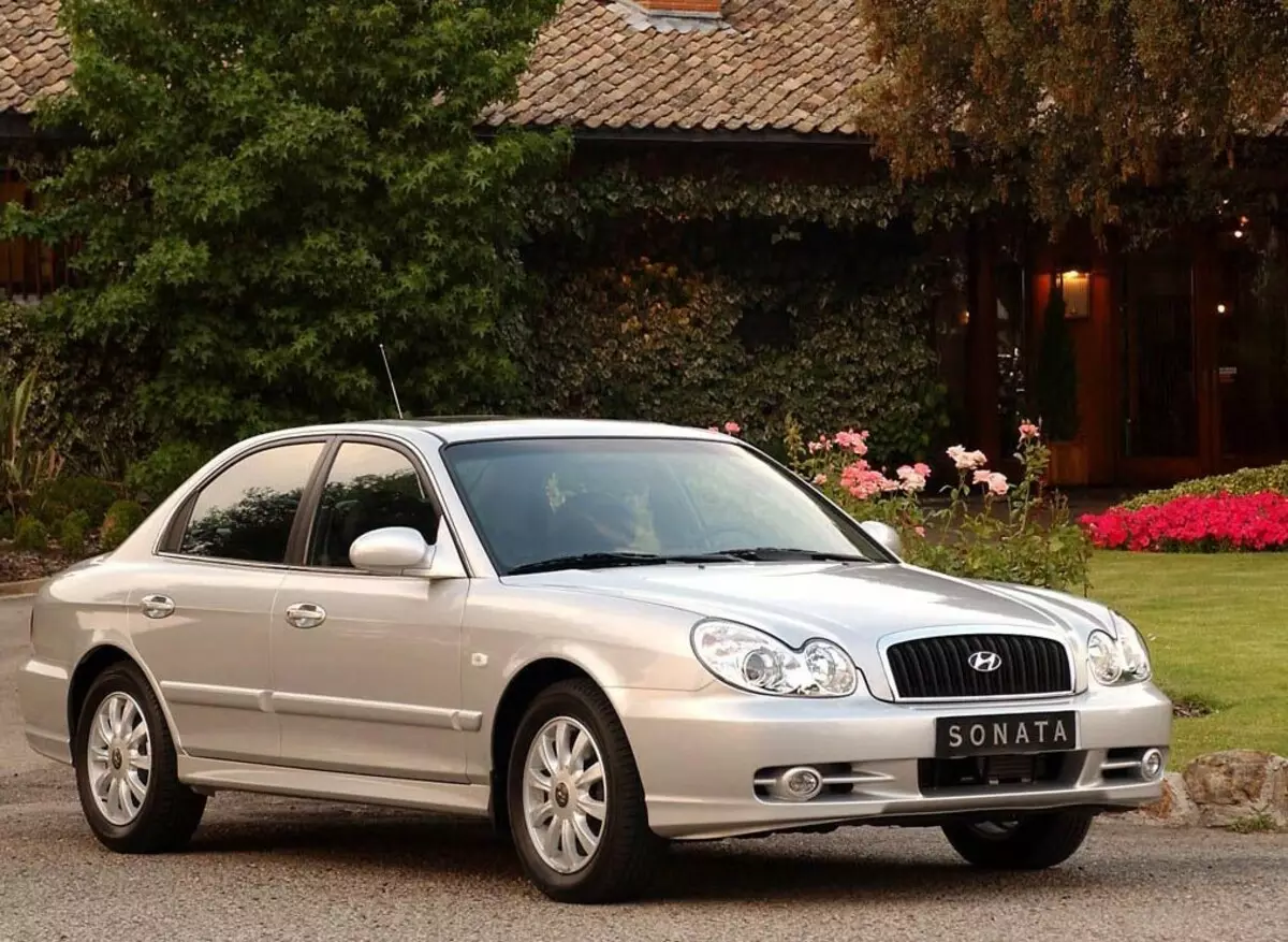 ມັນຄຸ້ມຄ່າທີ່ຈະຊື້ Hyundai Sonata ສໍາລັບ 300 ພັນຮູເບີນ 26025_1