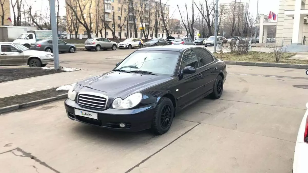 A yw'n werth prynu Sonata Hyundai am 300 mil o rubles 26025_14