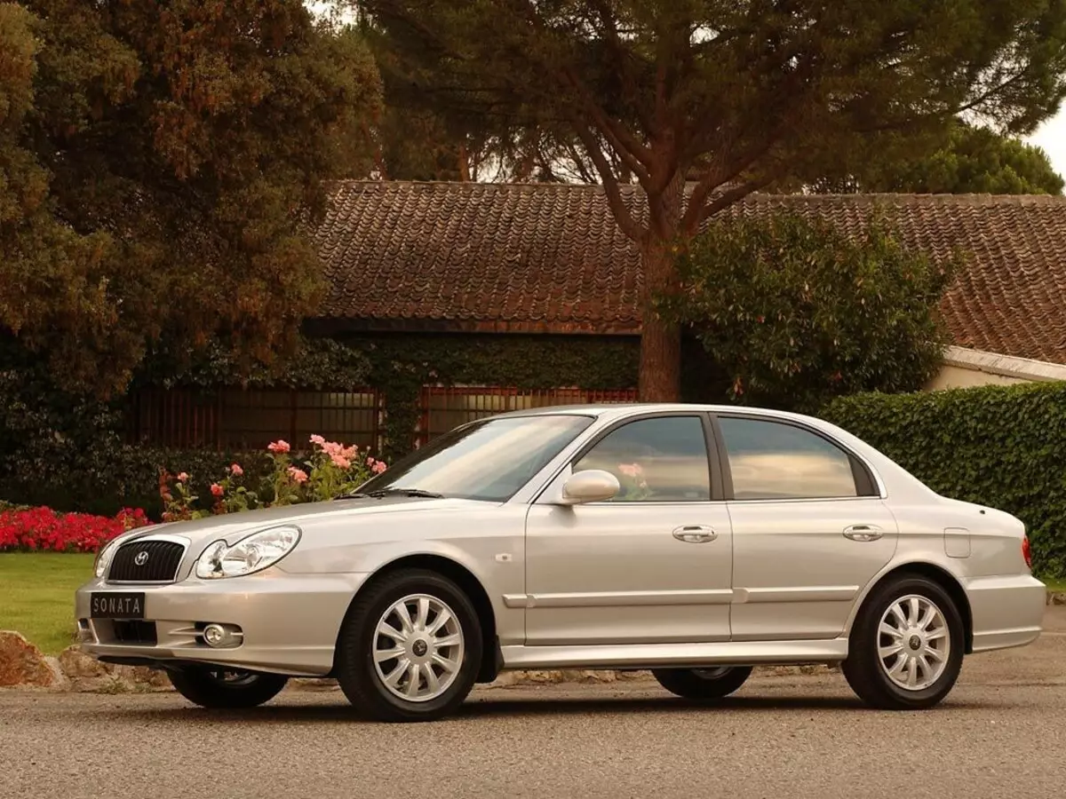 Stojí za to kúpiť Hyundai Sonata za 300 tisíc rubľov 26025_2