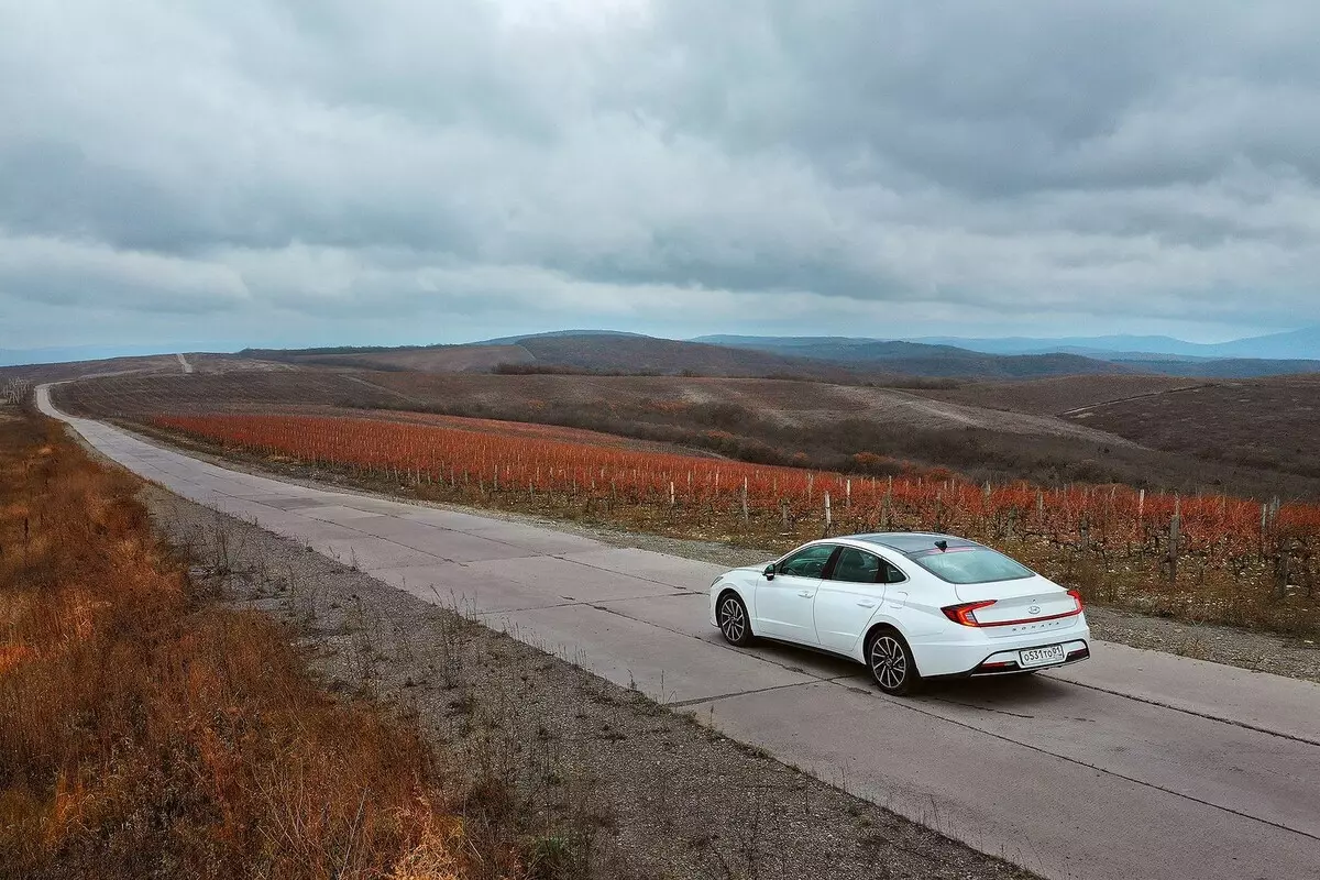 Éischt Test Drive Hyundai Sonata 8 26027_6