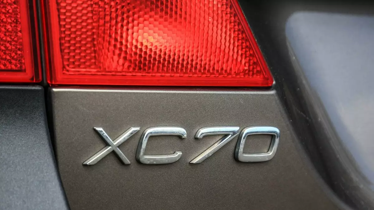 Volvo XC70 III kilometrajearekin: Ford-en eta aurreztu dezakezun esekiduraren etetea 26091_32