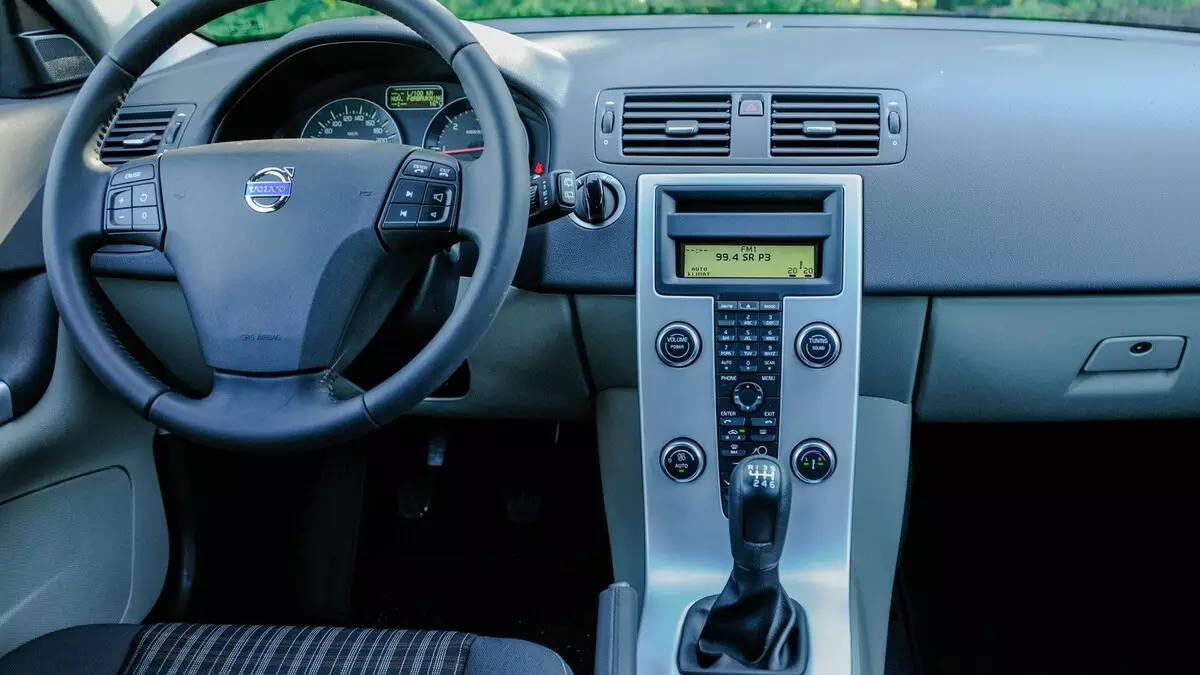 Volvo C30, jossa on mittarilukema: 