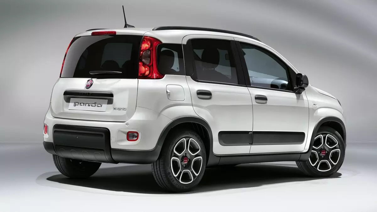 Fiat Panda: A-synpyň ýolbaşçysy 40 ýyllyk ýubileý, täzelenen we ideg etmäge taýýarlyk bilen duşuşdy 26131_4