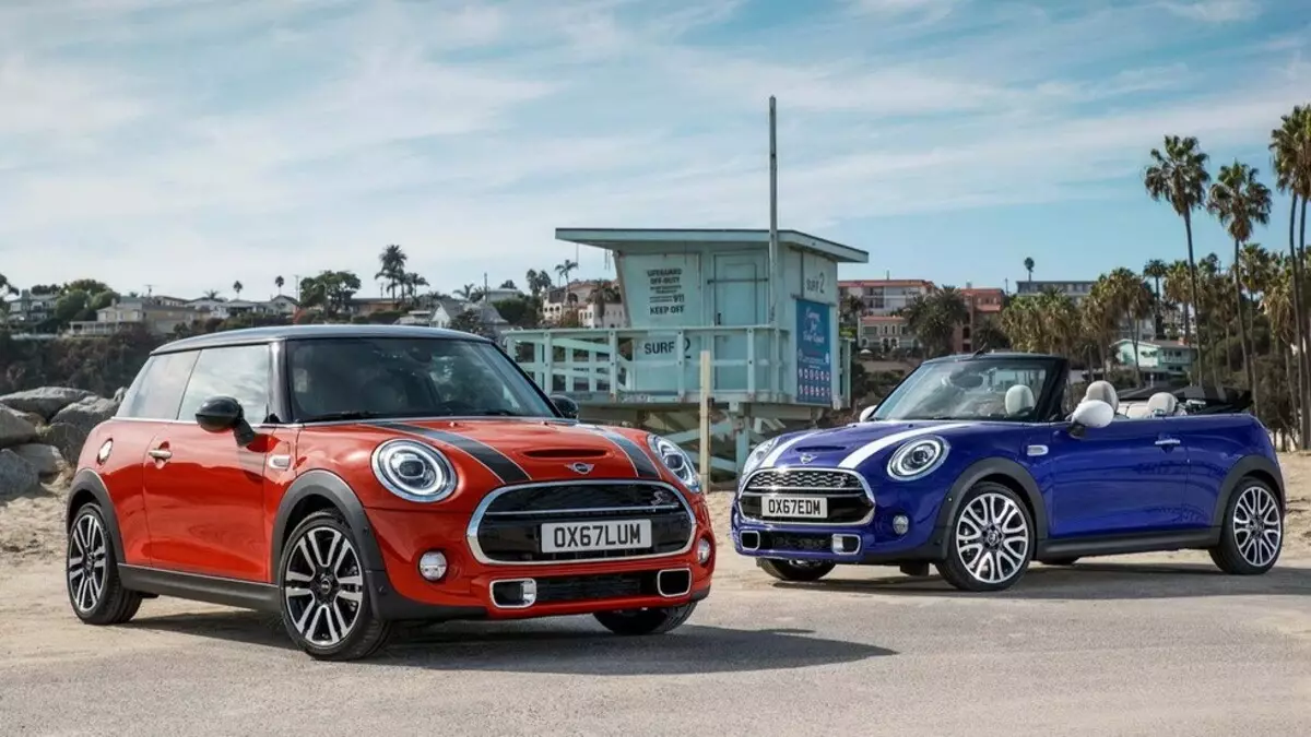 Bijgewerkte hatchbacks en mini-cabriolet worden vóór de première in Detroit 26149_1