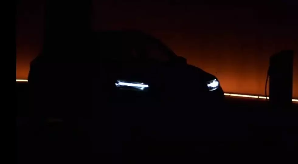 Ang darating na premiere ng Renault: hindi ang crossover, hindi ang hatchback. Ngunit may isang bagong bagay na dacia lahat ay malinaw 26164_1