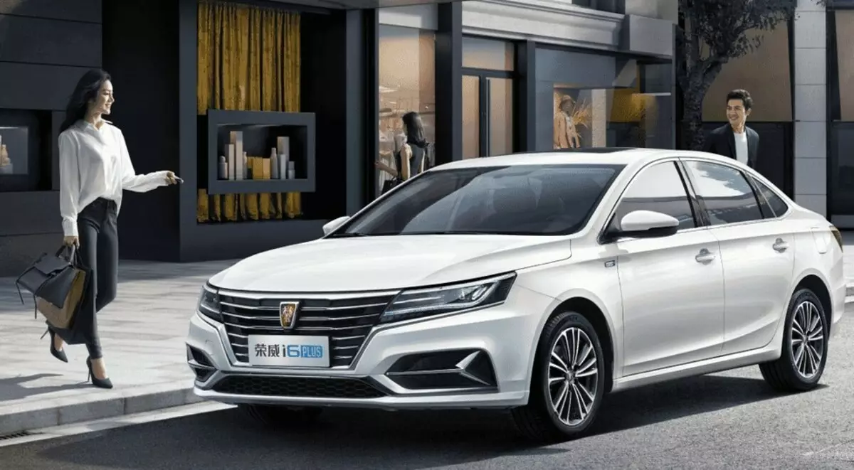 Конкуренция vw JetTa һәм Roewe'тан Ниссан Сентра: Яңа күренеш һәм гаиләдә тулыландыру 26202_2