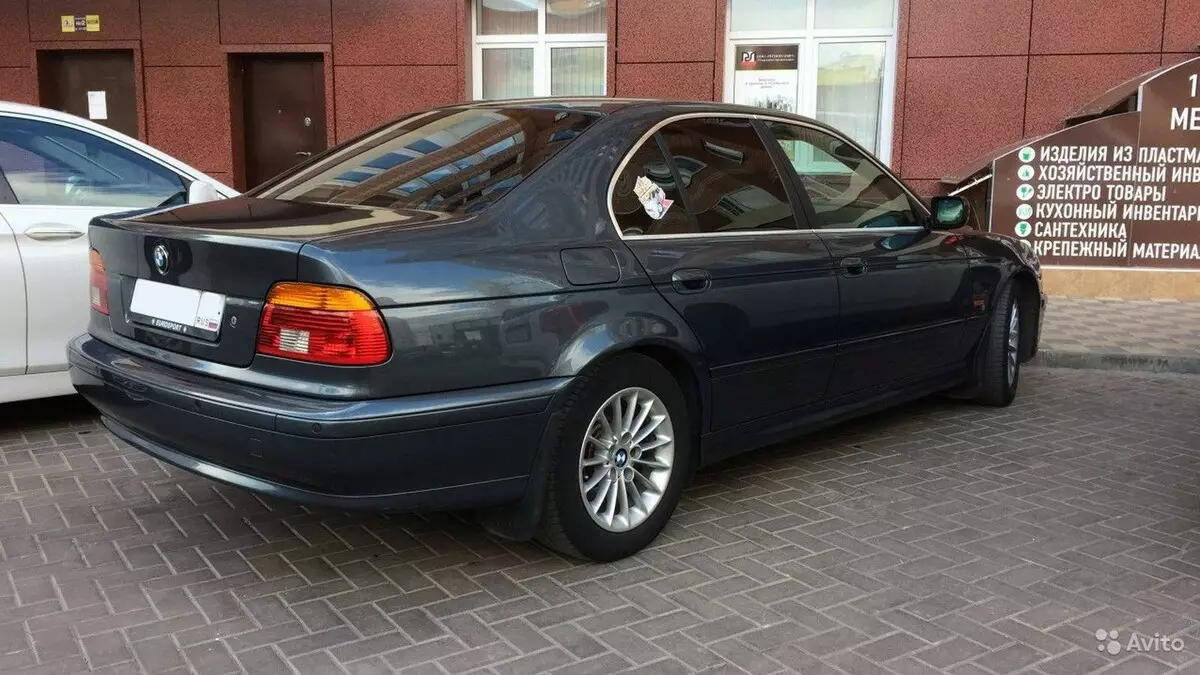 Dhibbanaha jacaylka dadka: Ma mudan tahay in la iibsado BMW 5 taxane ah E39 500 kun oo rubles ah 26224_17