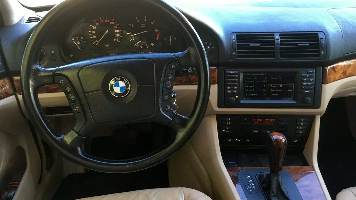 قربانی عشق مردم: آیا ارزش خرید BMW 5 سری E39 را برای 500 هزار روبل 26224_27