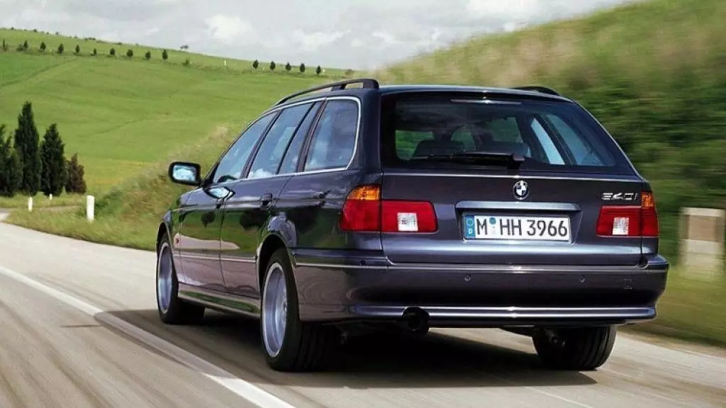 Хүмүүсийн хайрын хохирогч: BMW 5 цуврал E39-ийг 500 мянган рубль худалдаж авахад үнэтэй юу? 26224_6