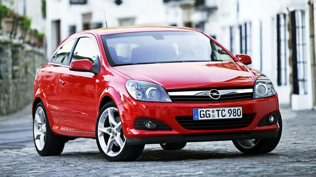 写真の中に：Opel Astra GTC（h） '2005-11