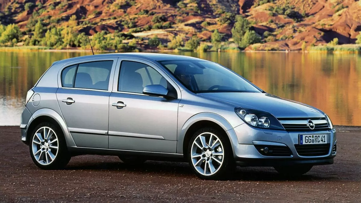 Στη φωτογραφία: Opel Astra Hatchback (H) '2004-07