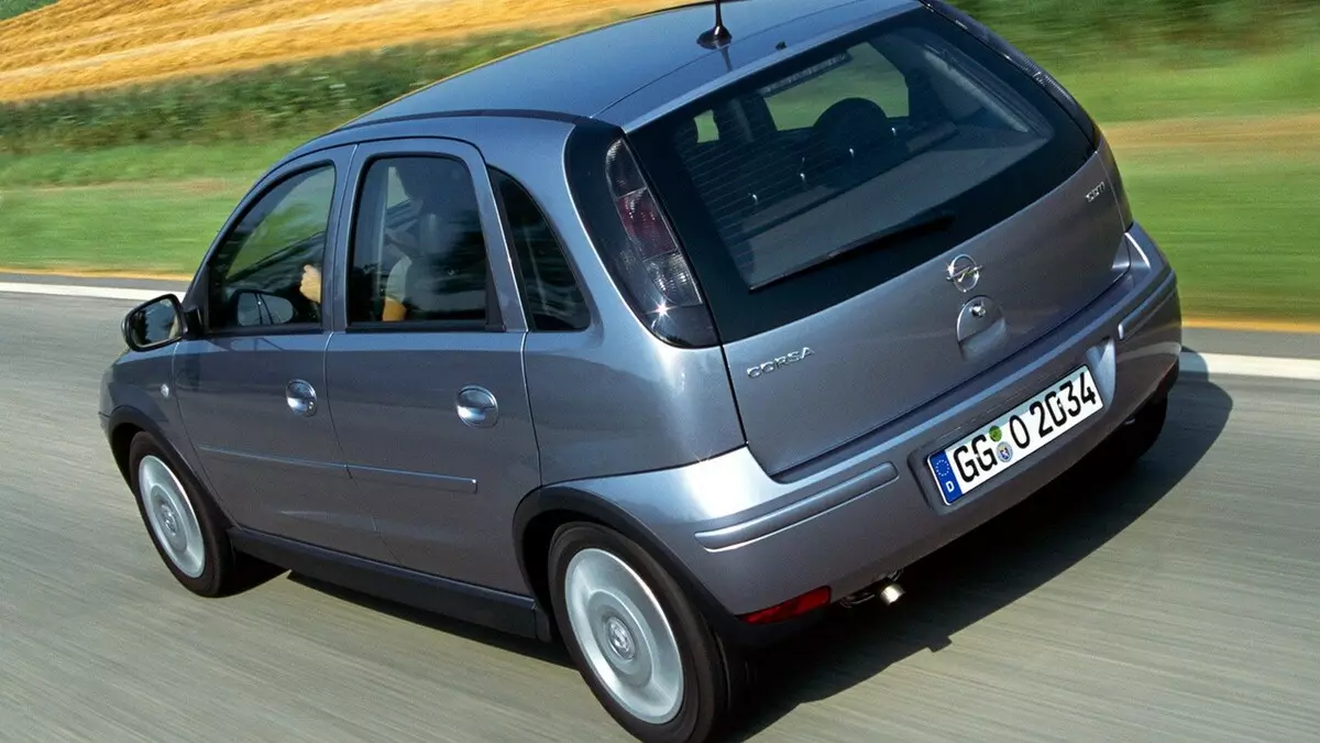 Сүрөттө: Opel Corsa 5-эшик (c) '2003-06