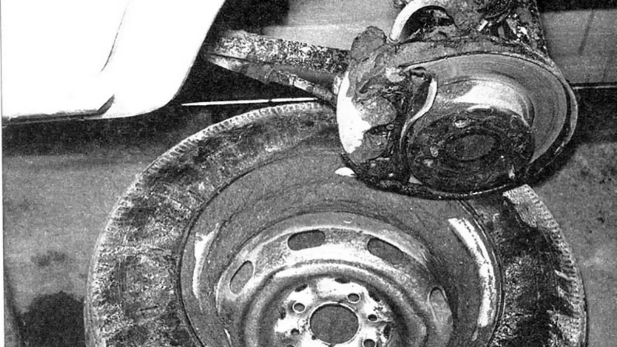 FITE 124 टेस्ट टेक्निकल रिपोर्टबाट फोटोमा, यो देख्न सकिन्छ कि धेरै सय किलोमिटर उल्लंघन को लागी इटालियन कार को ब्रेक