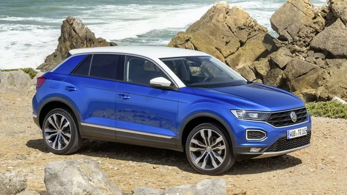 Volkswagen is going to refresh T-Roc: the first image of the updated crossover 26341_1