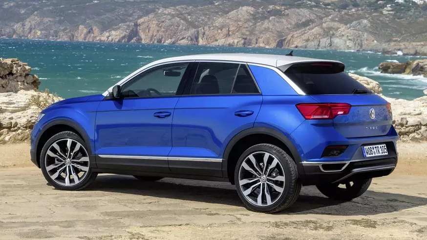 Volkswagen is going to refresh T-Roc: the first image of the updated crossover 26341_2