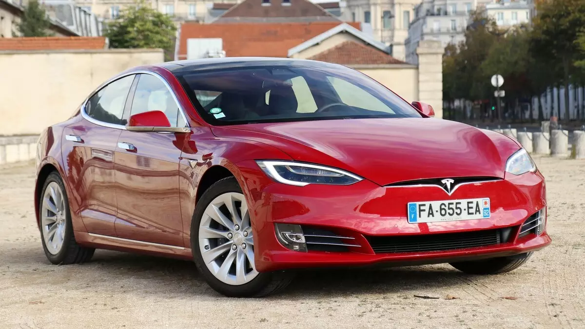 Slab pomnilnik: Tesla ne želi poklicati avtomobilov, vendar so bili spet prisiljeni! 26397_1