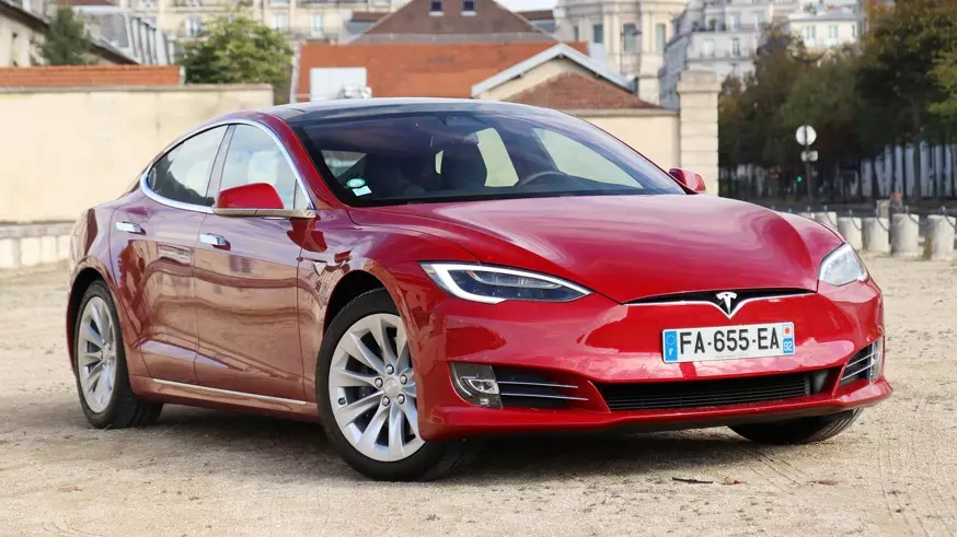 Pre prekonanie konkurenta: Tesla Model S rozšírená pravítko kvôli verzii plaidla 26403_1