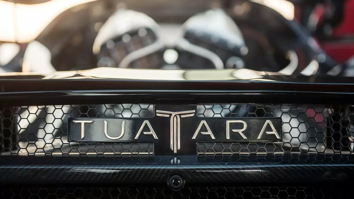 Bugatti, ni adiaŭos: SSC TUataRA fariĝis la plej rapida seria aŭto en la mondo 26415_9