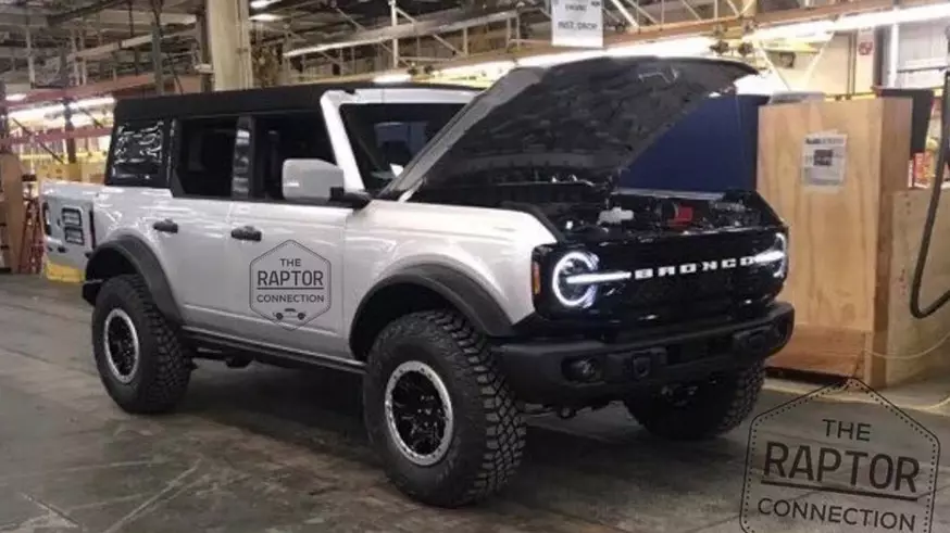 FORD Bronco Frame SUV Mótar Fuaime Leabhar: suas go dtí an taibhiú níos lú ná dhá sheachtain 26438_1