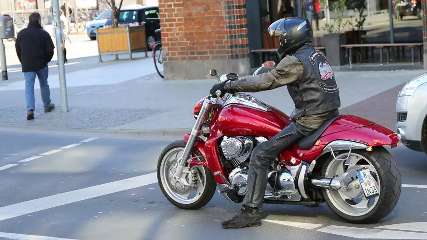 Nowy motocyklista dobrze: Chcą zakazać jeździć równolegle z innymi TCS w jednym pasie 26463_3