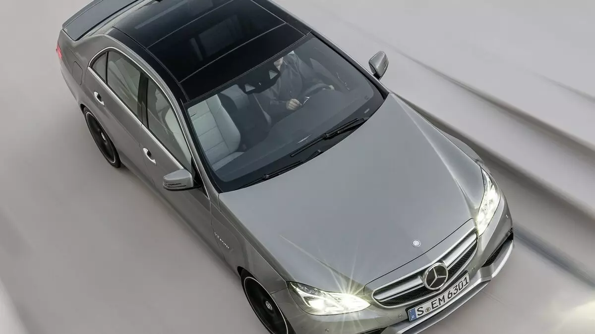 ଫଟୋରେ: ମର୍ସିଡିଜ୍-ବେଜ୍ ଇ 63 AMG (W212) '2013v